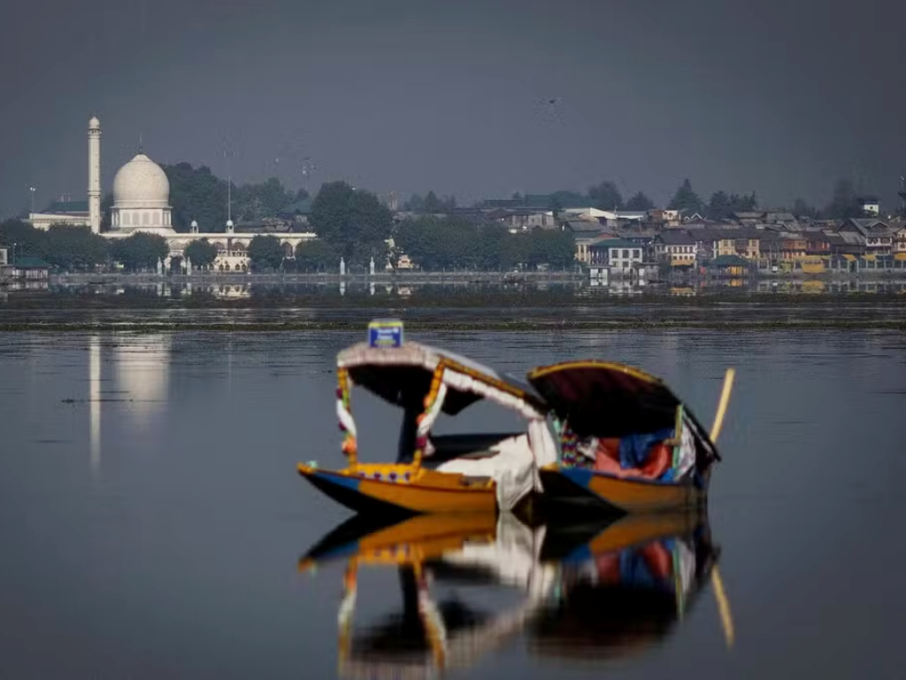 Índia fecha mais da metade dos pontos turísticos da Caxemira após ...